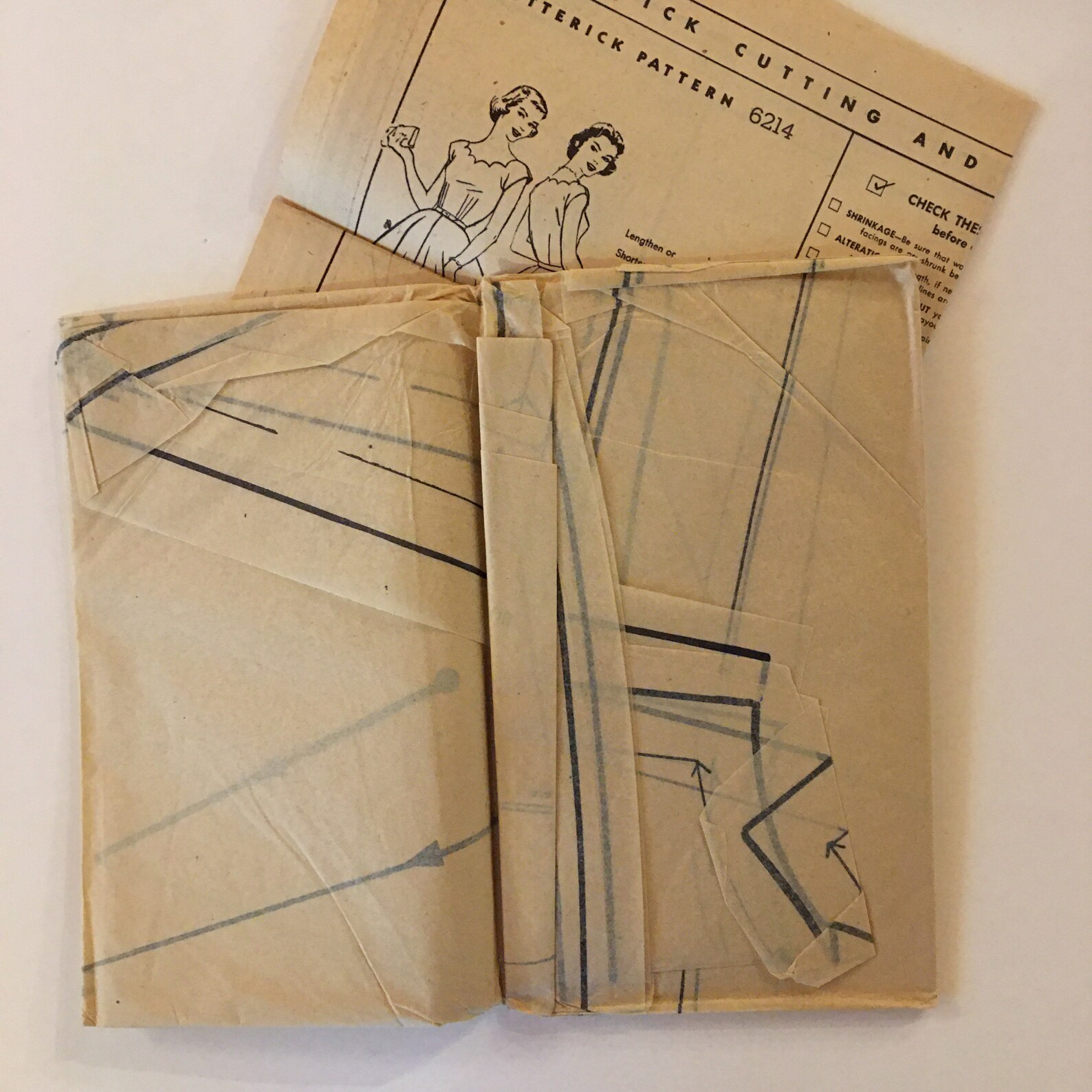 Rare Vintage 1950s Butterick 6214 Scalloped Neckline Whirl Skirted ...