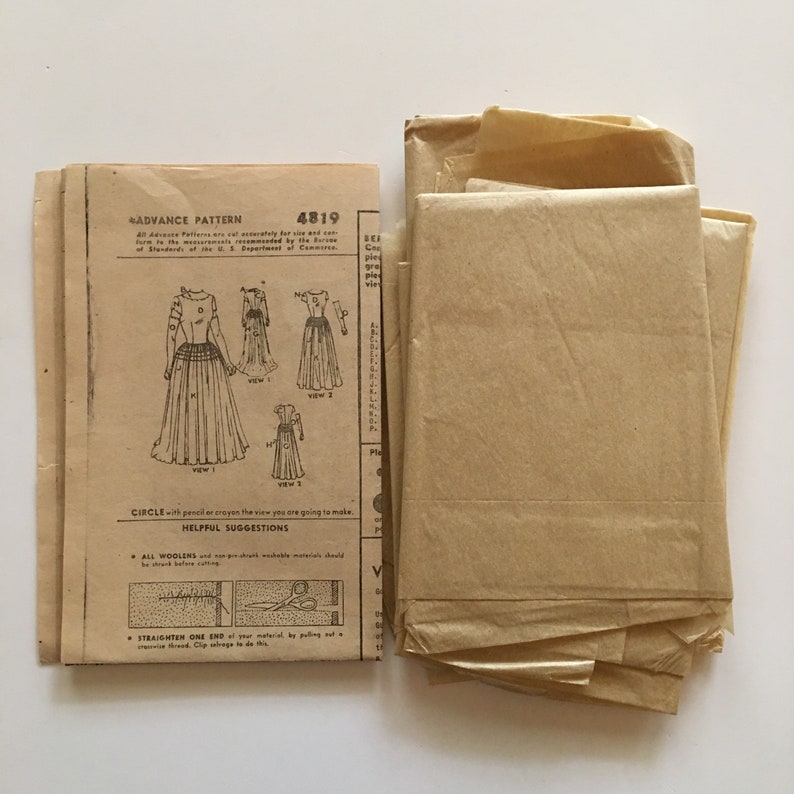 Vintage 1940s Advance 4819 Wedding Dress Scalloped Neckline, Yoke and ...