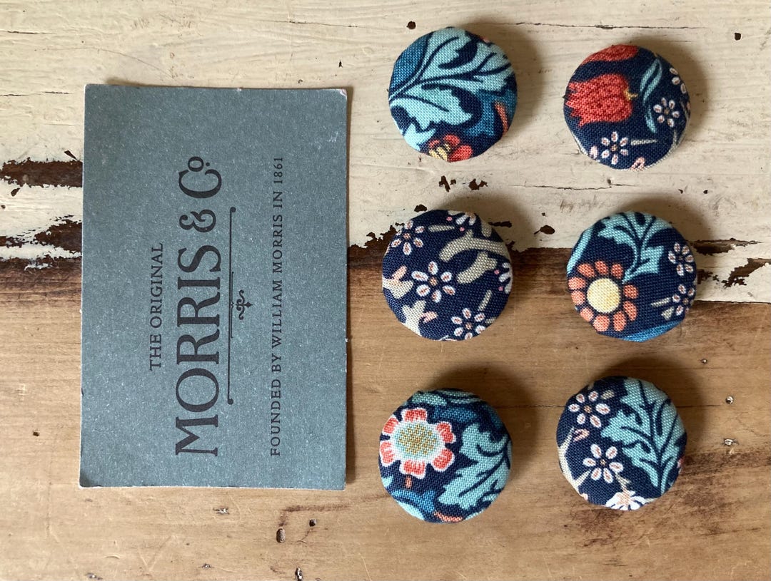 William Morris Blackthorn Set of 6 Fabric Covered Buttons / Buttons ...