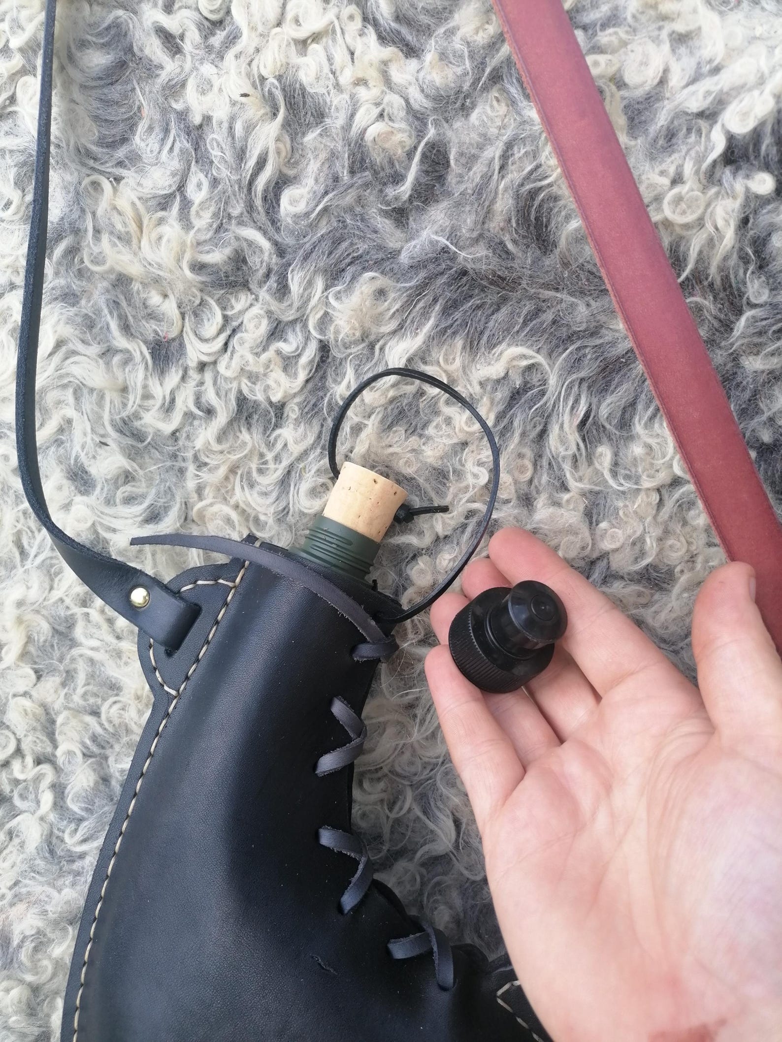 0,75 L (1,6 Pint) Western Army Plastic Canteen in Leather, Medieval ...