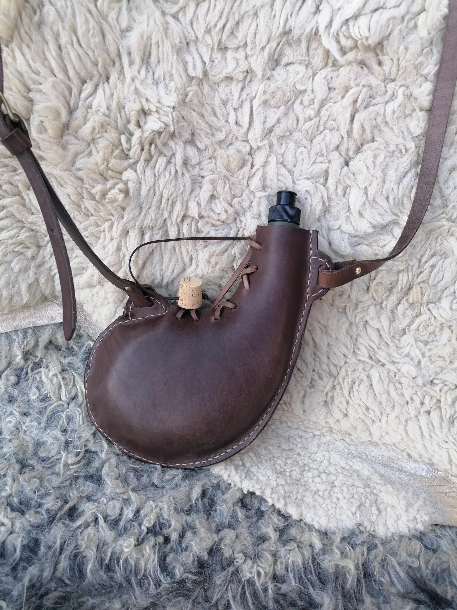 0,75 L (1,6 Pint) Western Army Plastic Canteen in Leather, Medieval ...