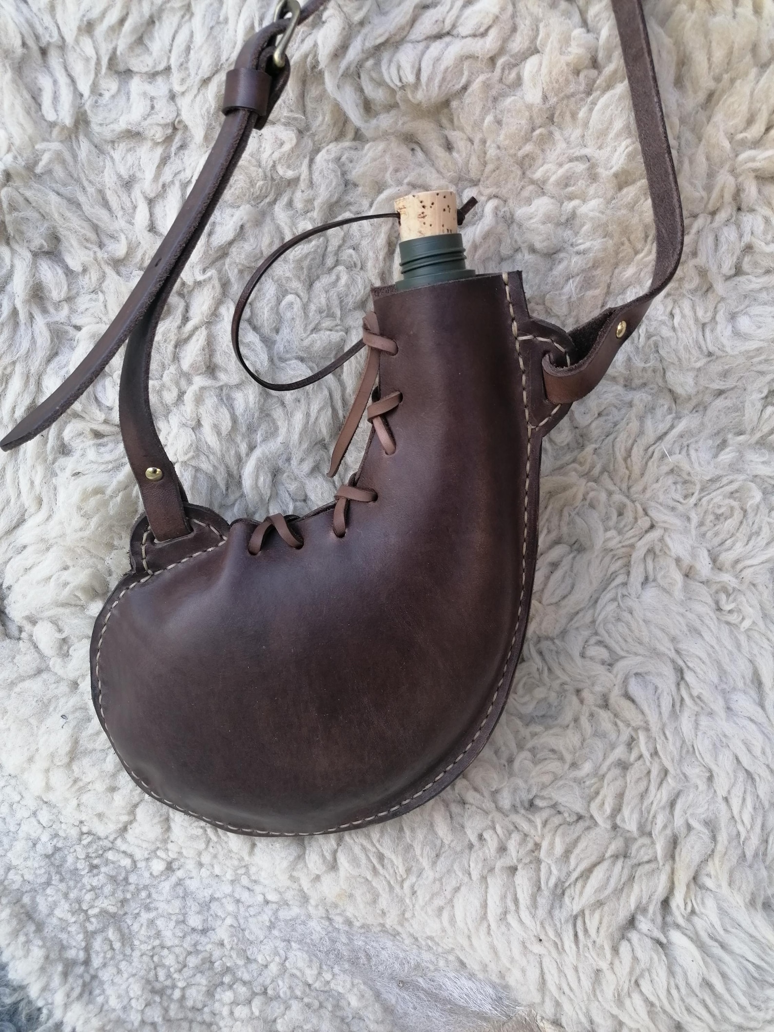 0,75 L (1,6 Pint) Western Army Plastic Canteen in Leather, Medieval ...