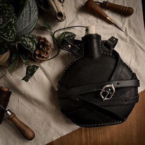 500 Ml 1 Pint Glass Leather Bottle Medieval Leather Flask - Etsy