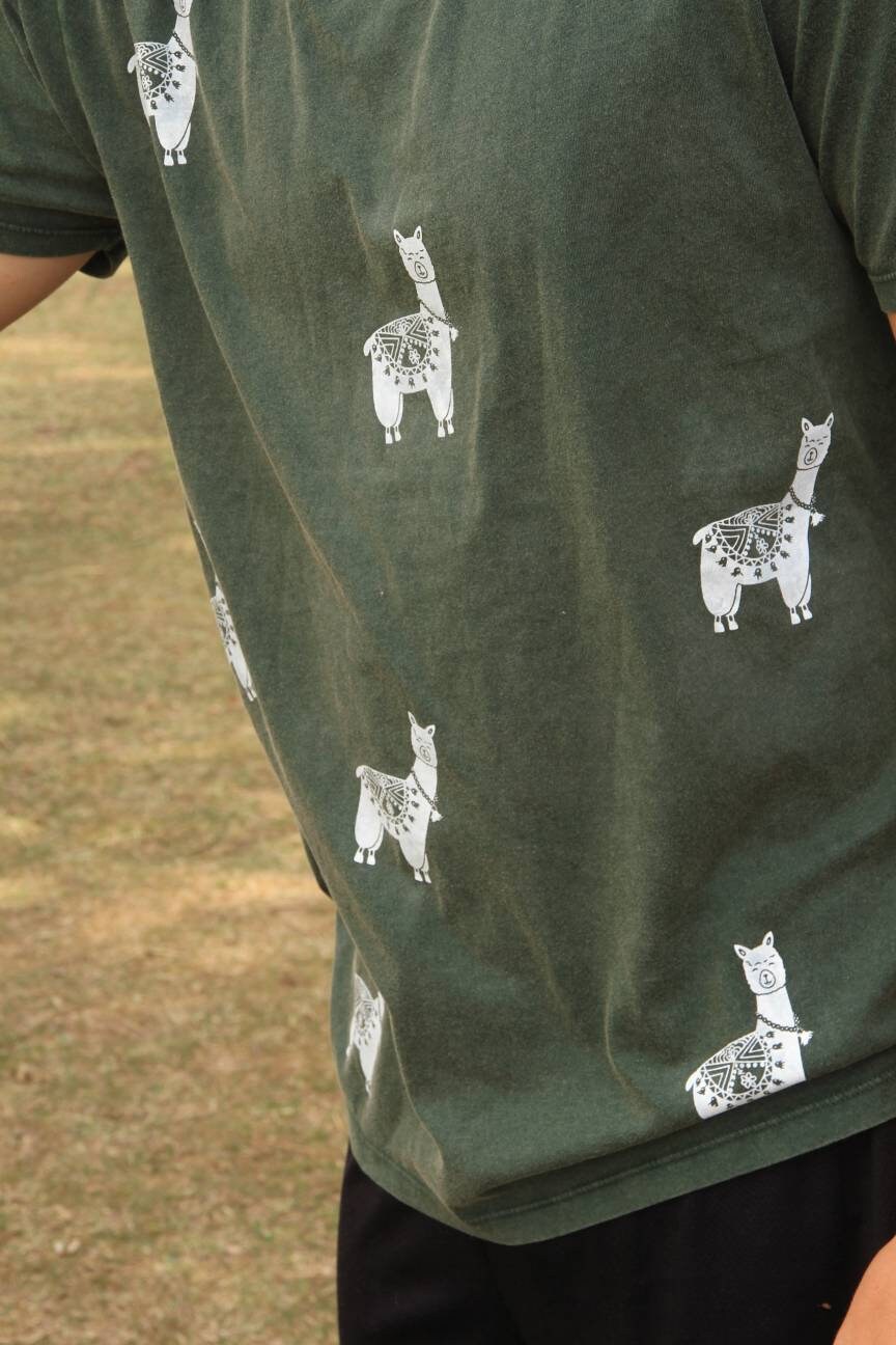 FAIRTRADE Stone Washed Farben Alpaka T-shirt Viele Kleine Alpakas ...