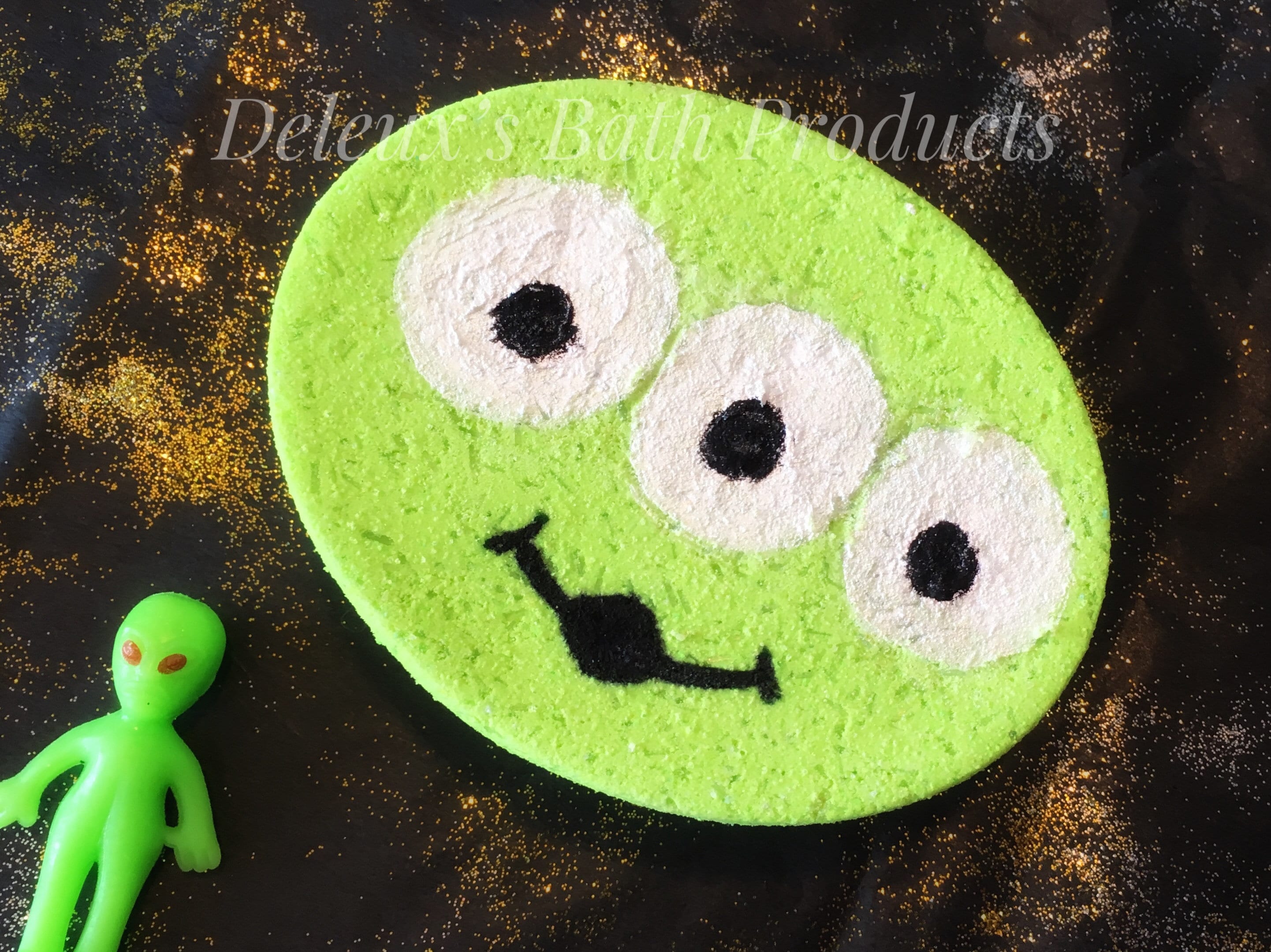 Alien Bath Bomb. Alien Toy Inside Bath Bomb. the - Etsy Canada