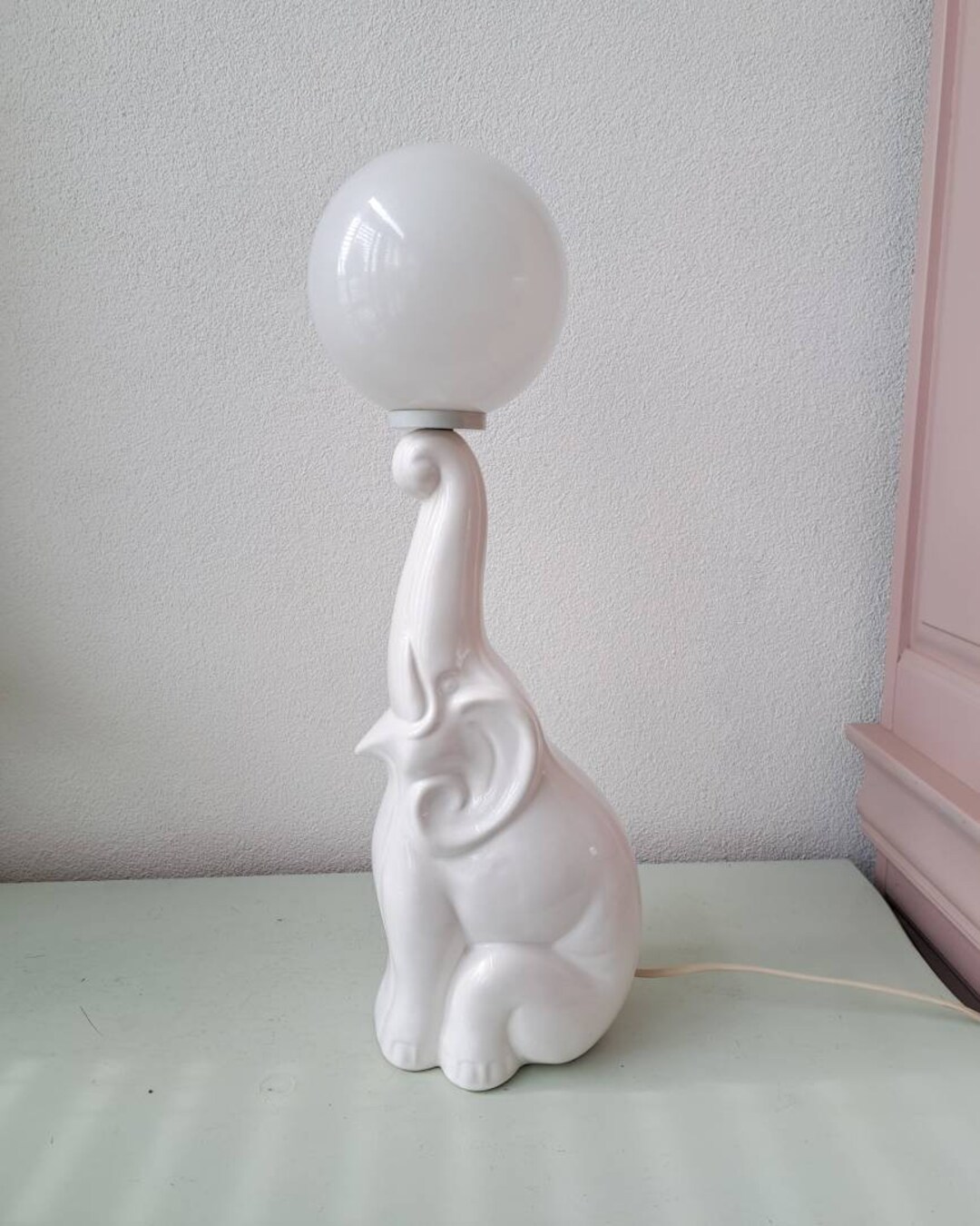 Very Beautiful Vintage Ceramic Elephant Lamp/table Lamp With Globe ...