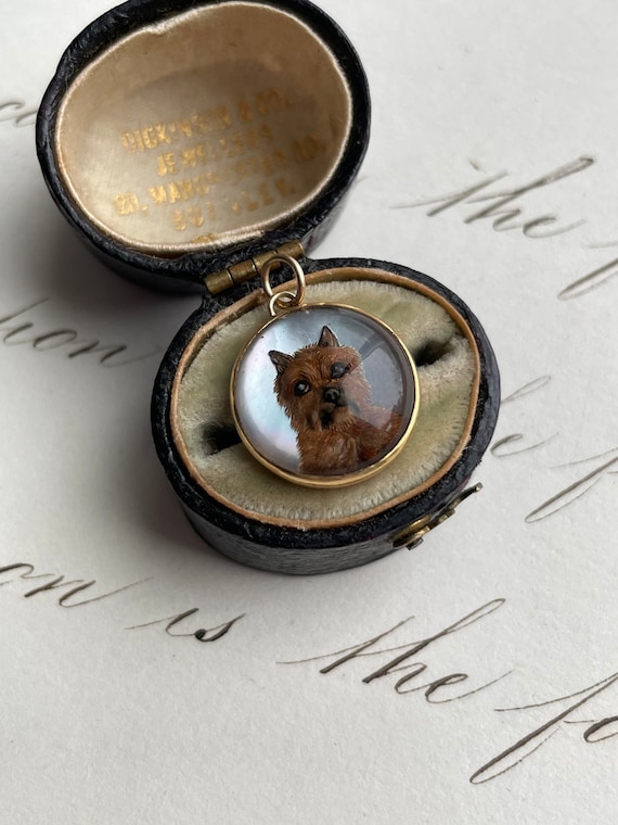 Antique 18k Reverse Painted Essex Crystal Dog Convers… - Gem
