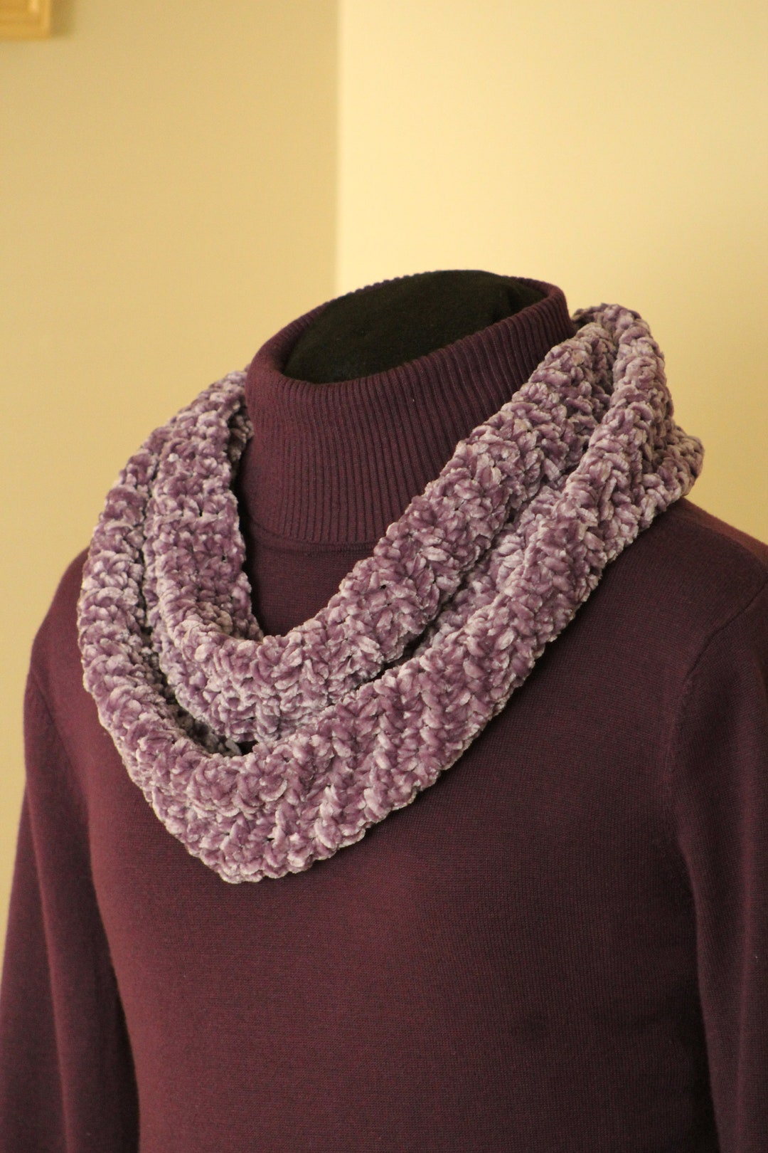 Easy Velvety Infinity Scarf - Beginner Crochet Pattern With Trendy ...