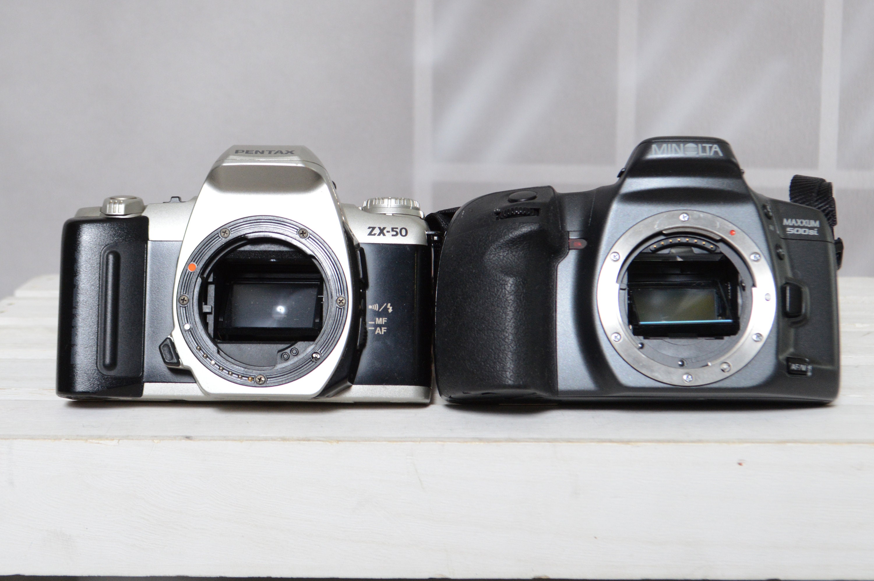 Two Vintage 35mm Film Slr Cameras Minolta Maxxum 500si Pentax ZX-50 for ...