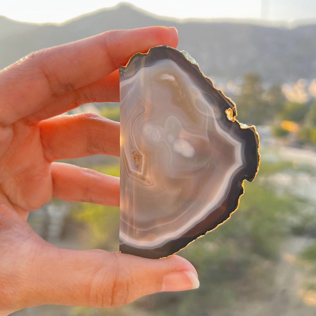 Natural Black Agate Crystal for Home Décor, Banded Crystal for Peace ...