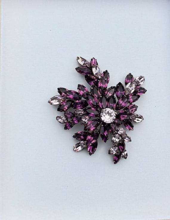 Regency signed Brooch from the 1950s-60s - features … - Gem