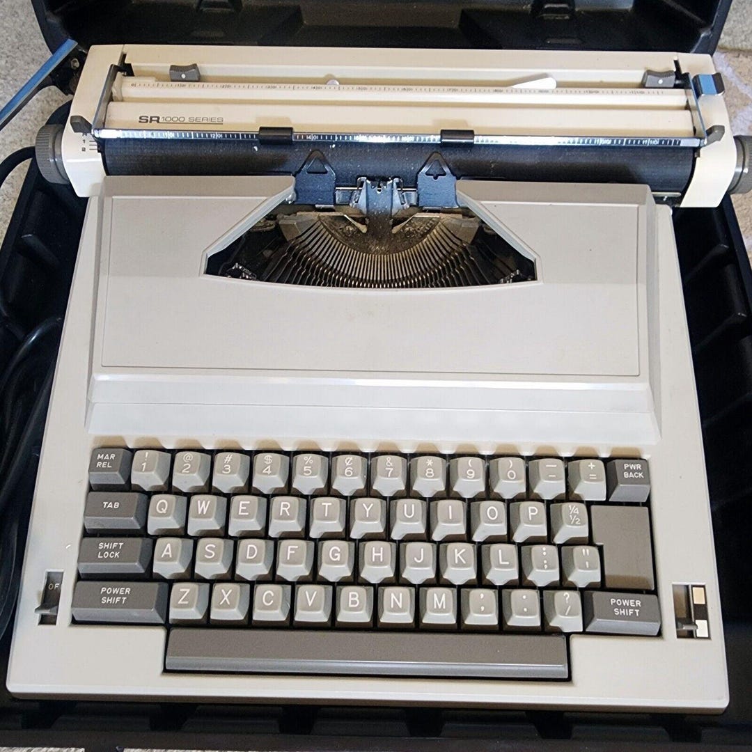 SR 1000 Sears Vintage Typewriter Electronic Model SR1000 & Carry Case ...