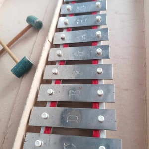 Vintage Metal Xylophone, Retro Decorative Musical Instrument Xylophone ...