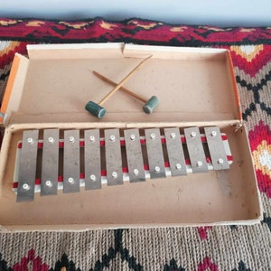 Vintage Metal Xylophone, Retro Decorative Musical Instrument Xylophone ...