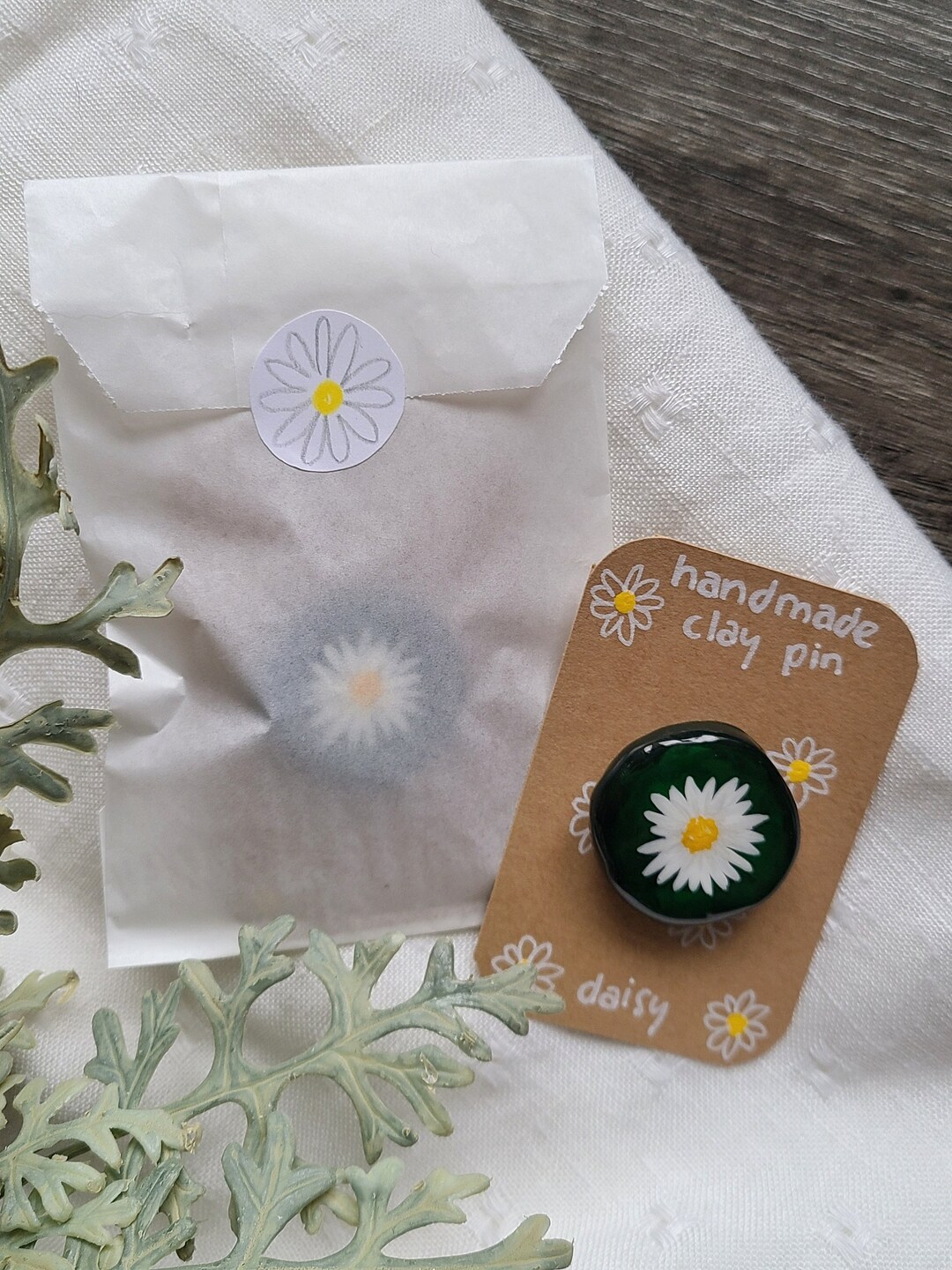 Handmade Daisy Clay Pin - Etsy