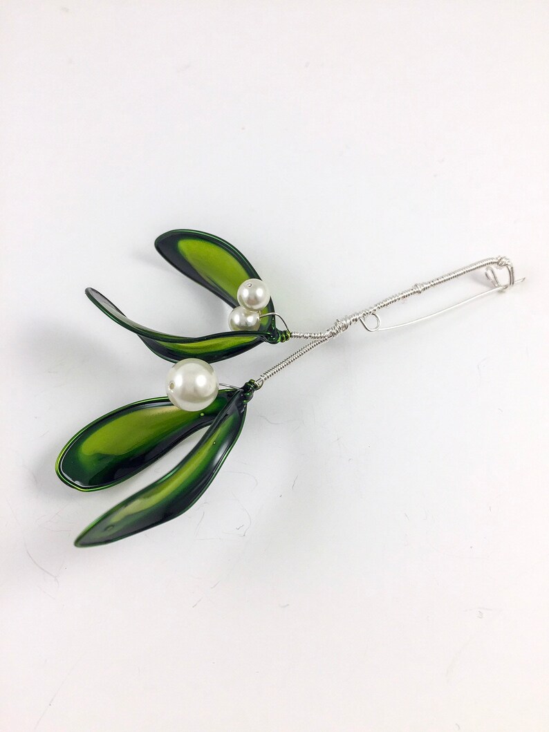 Mistletoe brooch. Christmas brooch. Love brooch . | Etsy