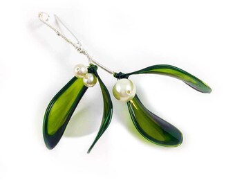 Mistletoe Brooch - Etsy