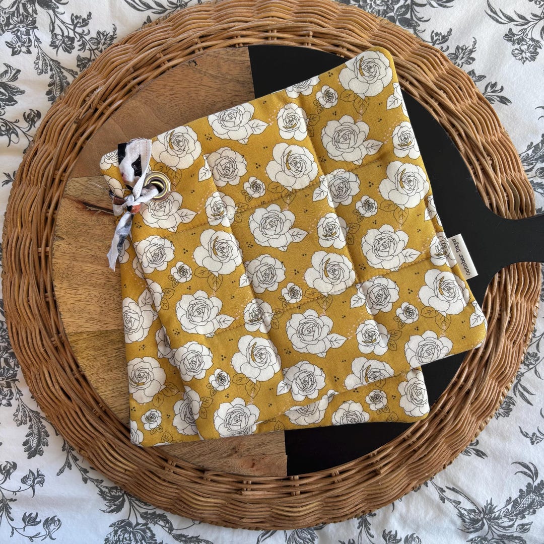 White Roses on Golden Potholders · Fabric Potholders · Quilted Hotpads ...