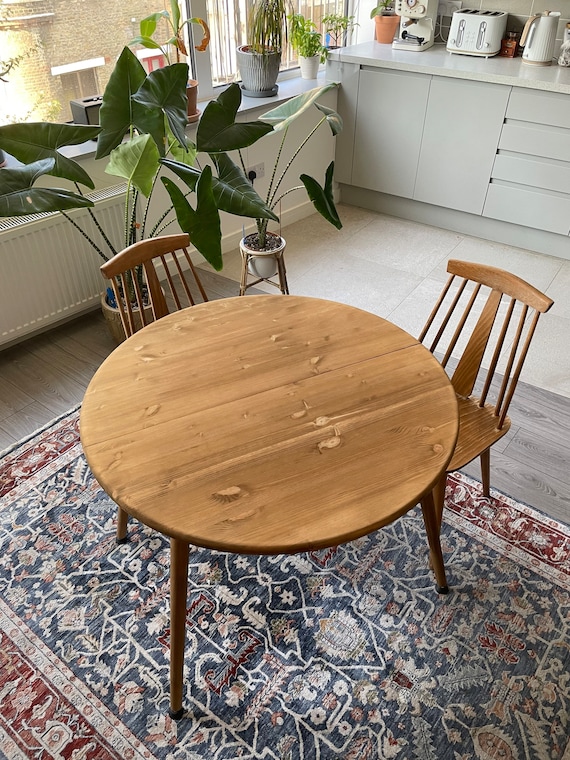 Circular leaf table store
