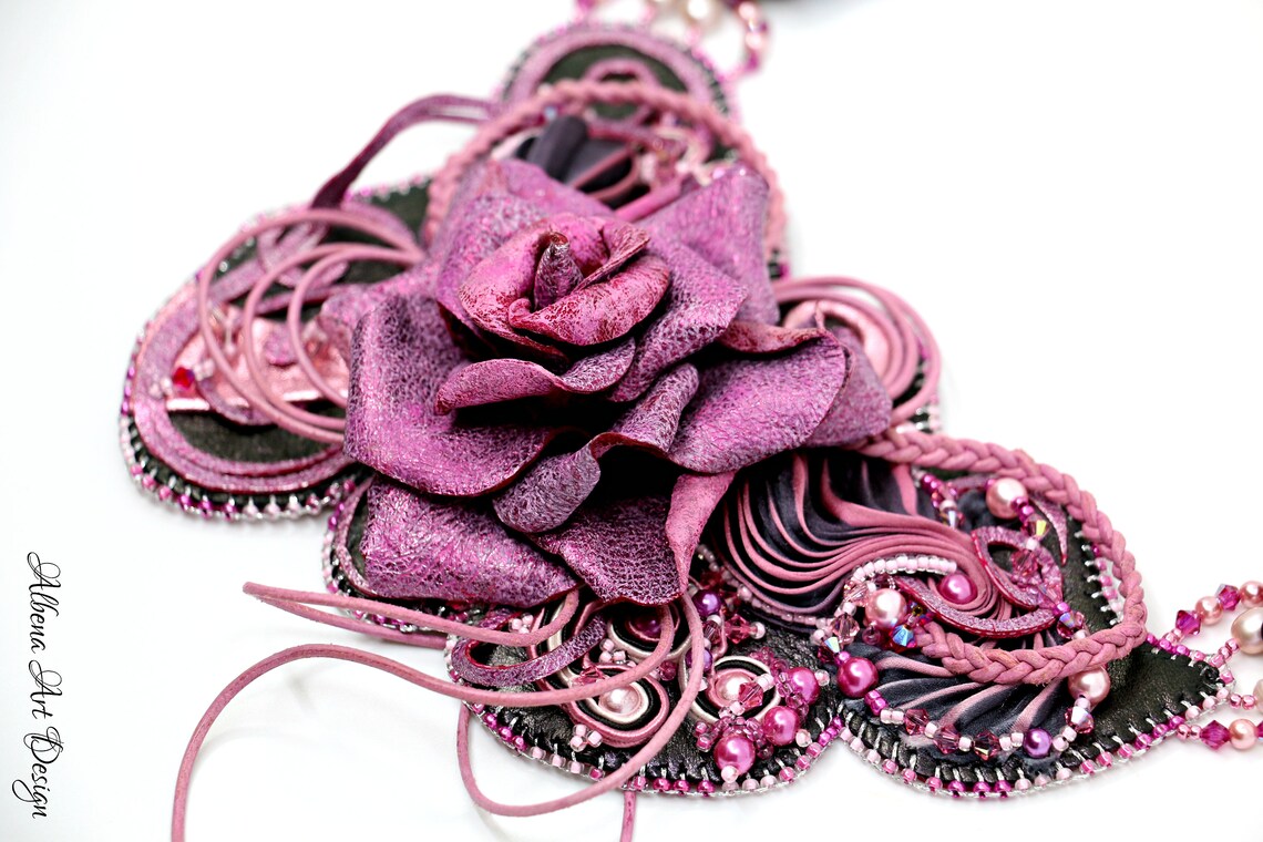 The Ancient Rose - Handgemachte Leder-Halskette mit Rose,Shibori ...