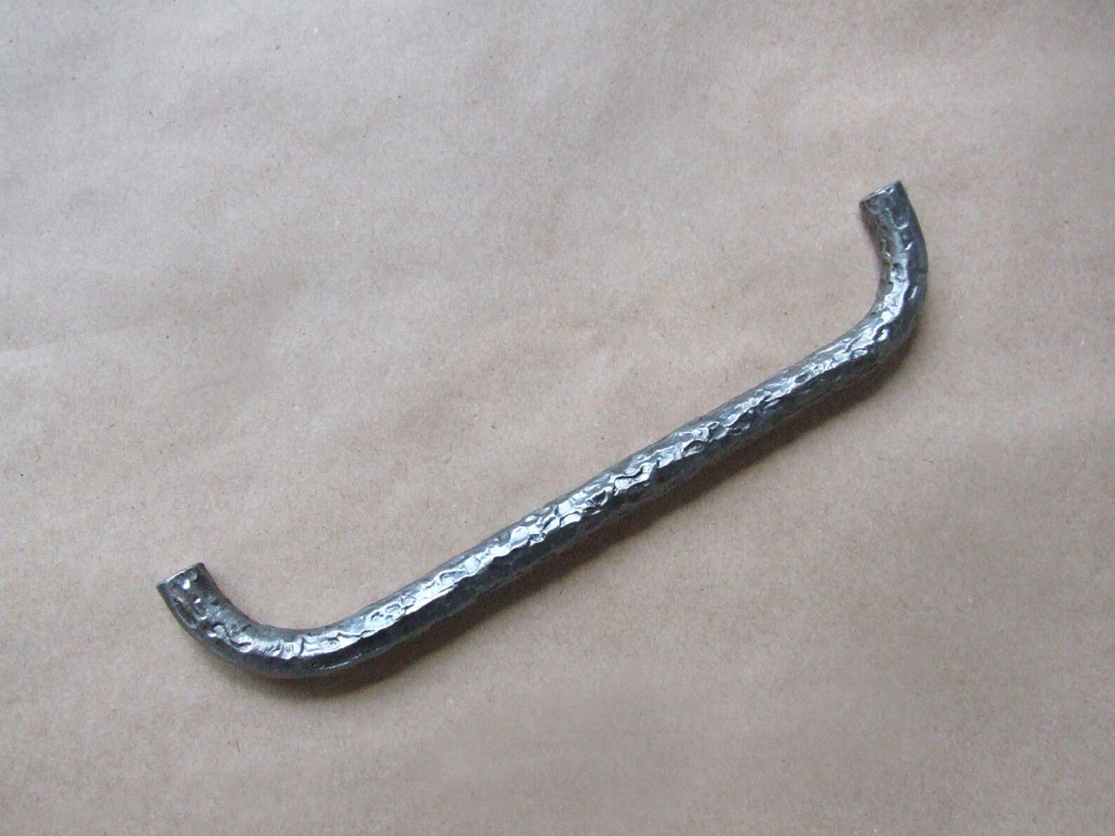 Hand Forged Drawer Pulls Knobs Hammered Wrought Industrial Loft Handles ...