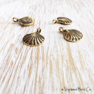 24k Antique Gold Seashell Charms 15mm / 4pc, Shell Charm, Greek Shell ...