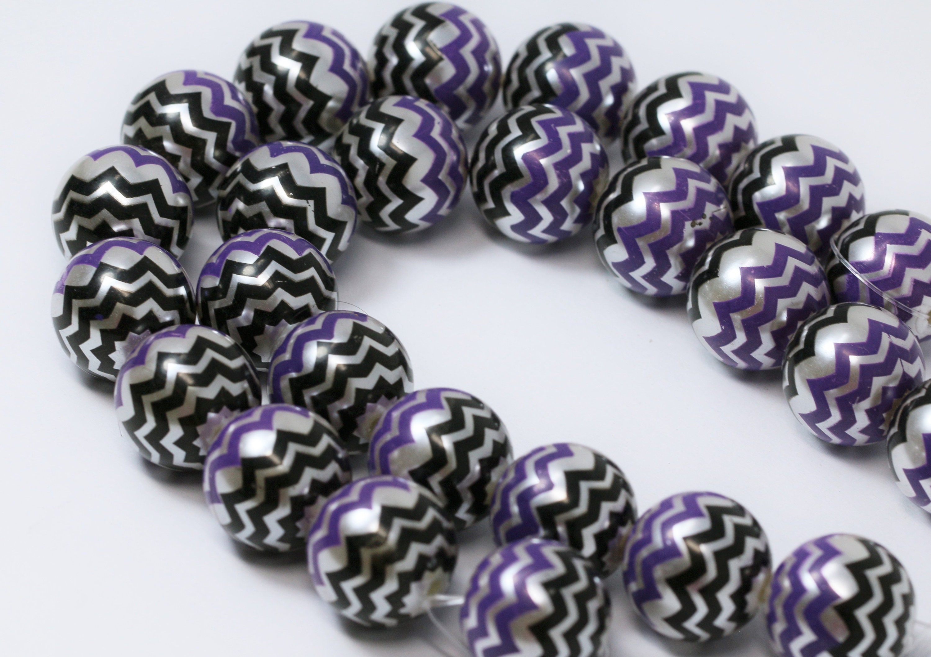 20mm Smooth Round Multicolor Bubble Gum Acrylic Bead Strand (13 Pcs in ...