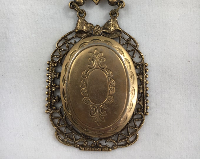 Victorian Style Locket - Etsy