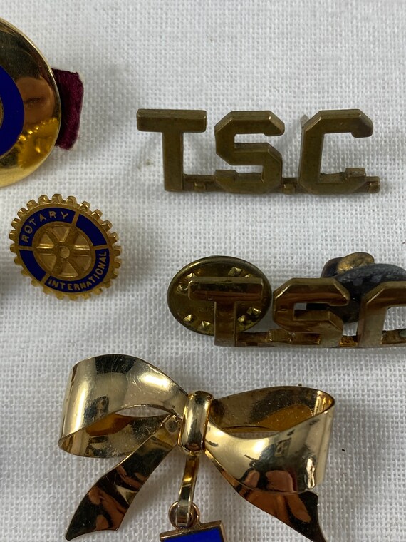 12 Assorted Pinback Buttons Military Rotary Farm Bure… - Gem