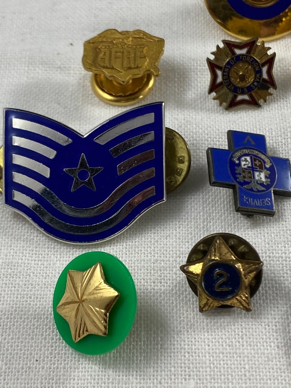 12 Assorted Pinback Buttons Military Rotary Farm Bure… - Gem