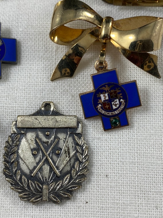 12 Assorted Pinback Buttons Military Rotary Farm Bure… - Gem