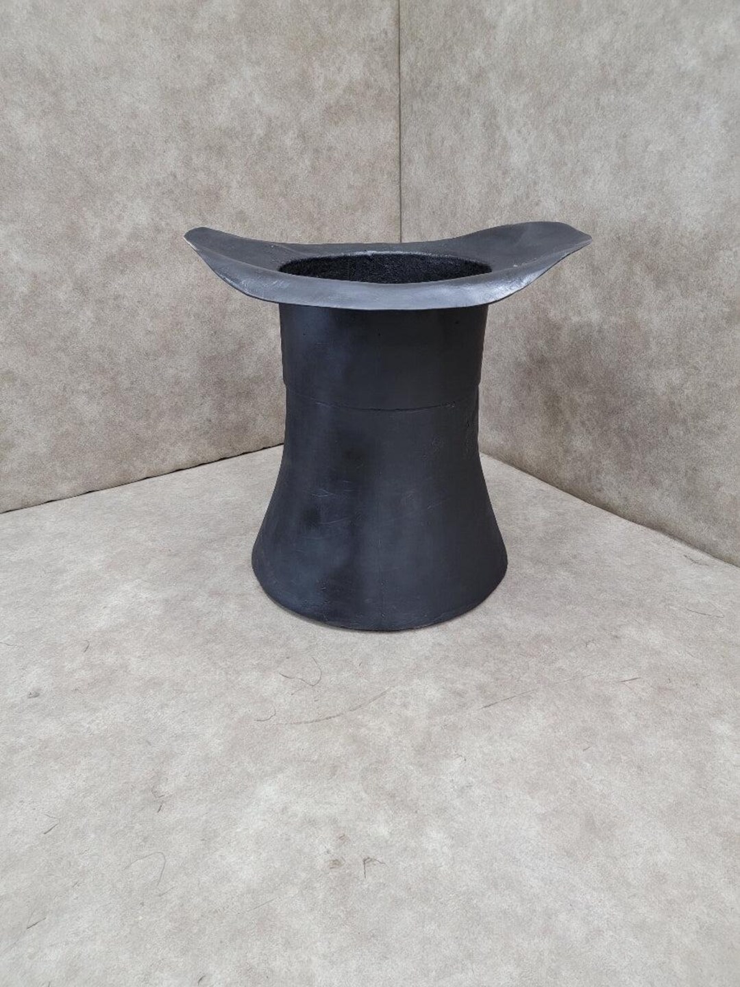 Vintage Oversized Fiber-glass Resin Crafted Black Magician Top-hat Prop ...