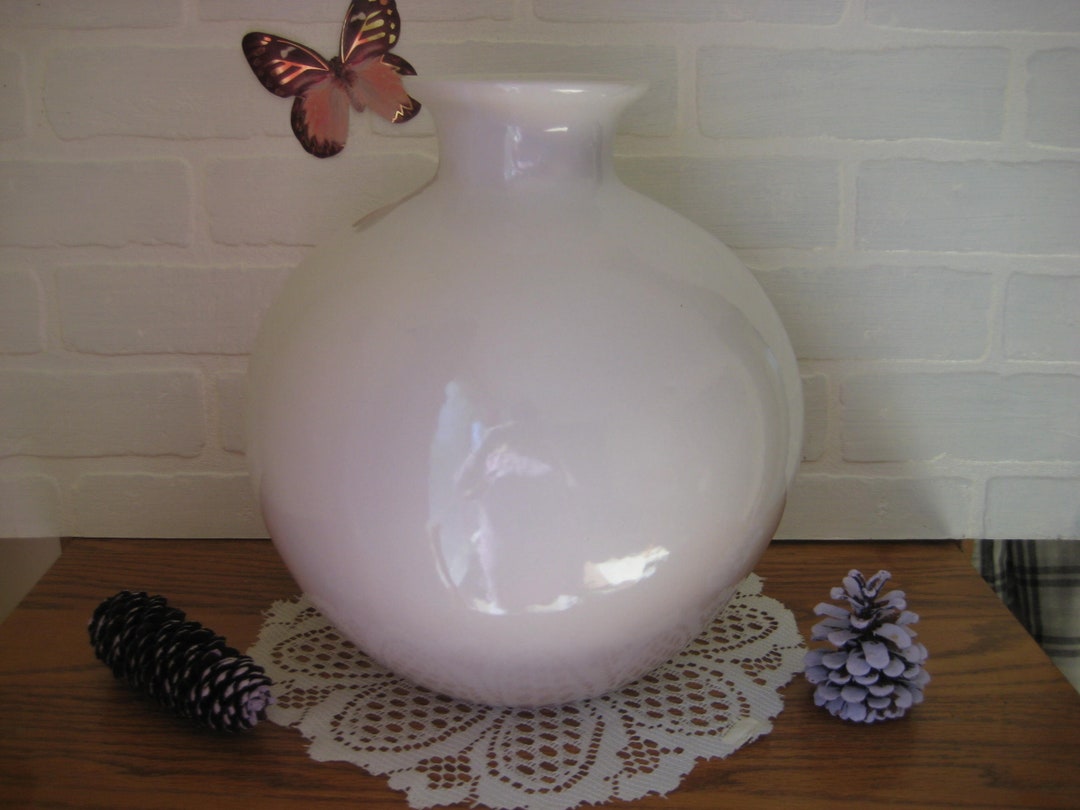 1990 Haeger Orb Vase, White Glossy Finish, 9 1/2 W X 12 Inches Tall ...
