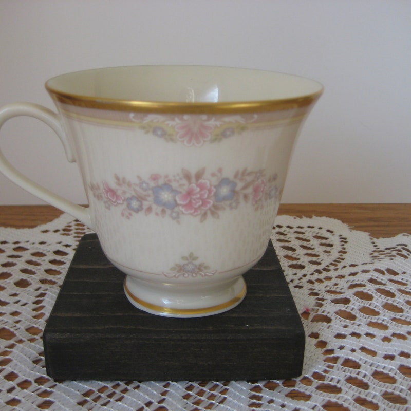 Footed Tea Cups - Etsy