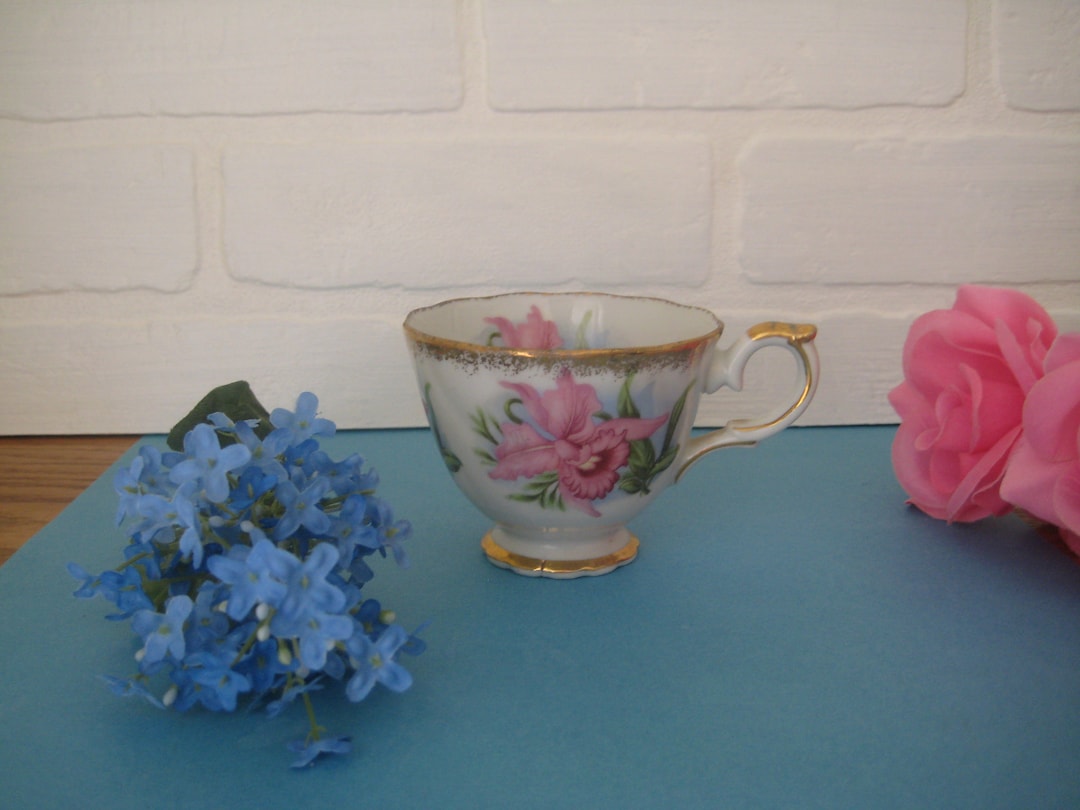 Vintage Pink Roses & Gold China Tea Cup, White and Gold Ruffled Base ...