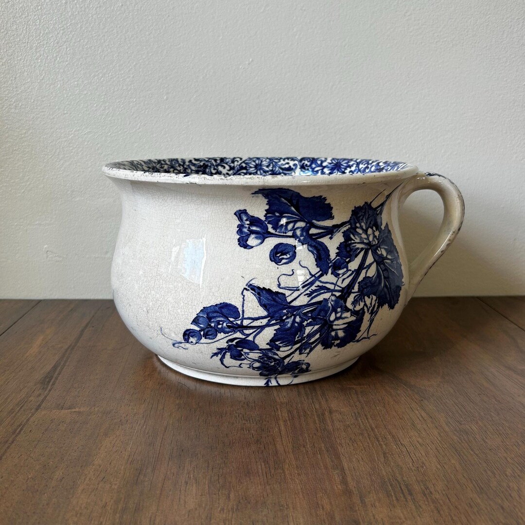 19th Century Ironstone English Doulton Burslem Perth Flow Blue Chamber ...