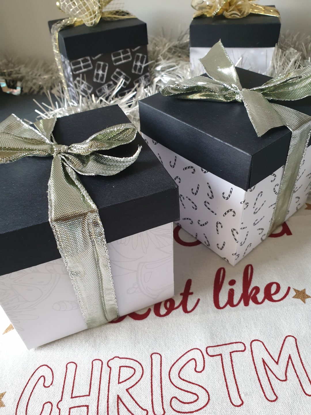SET of TWO Christmas Gift BOXES (4'/4' 10cm/10cm) Christmas Theme With ...