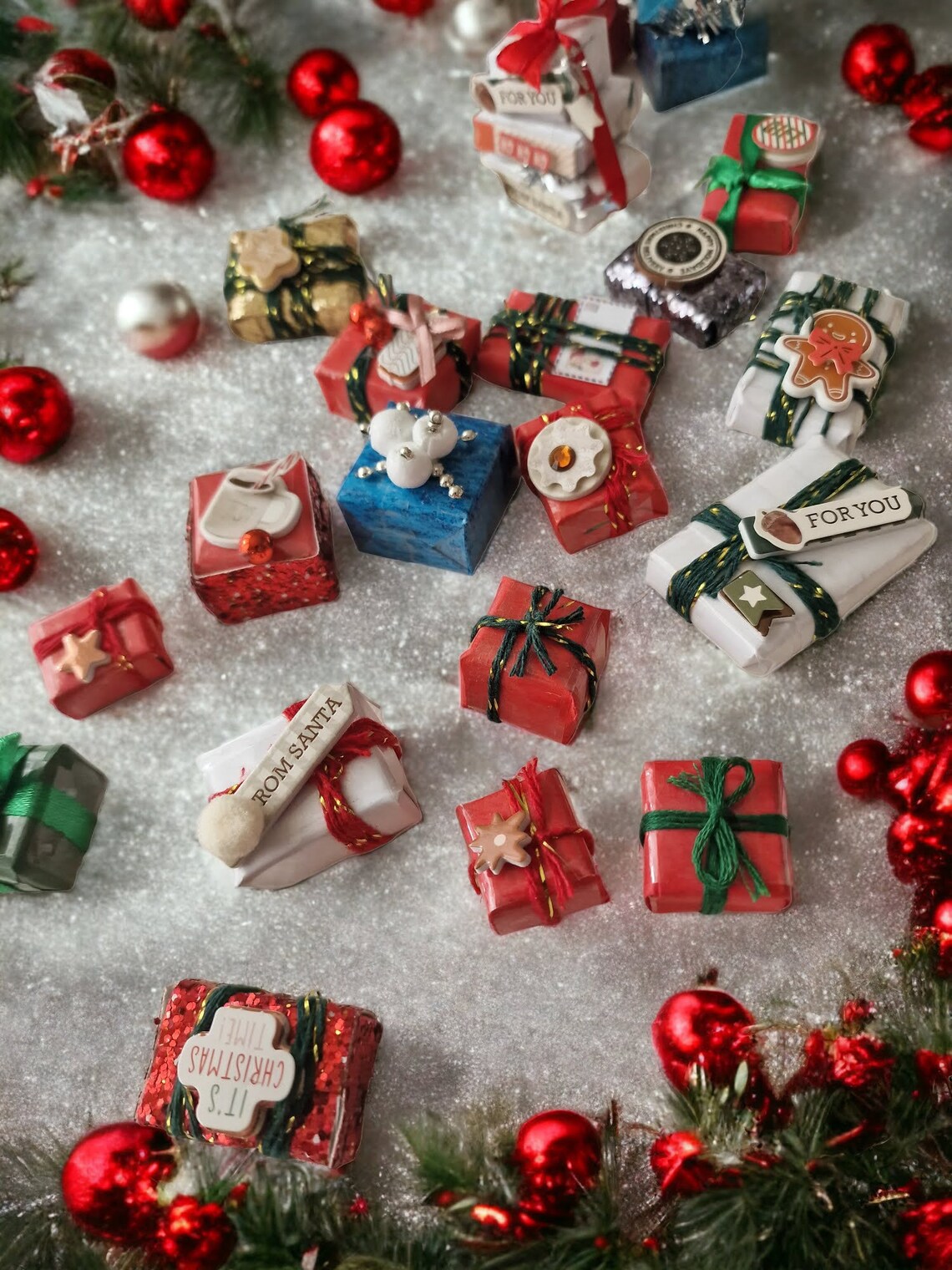 Miniature Christmas Gifts RANDOM Setof 5/10, Dollhouse Christmas Gifts ...