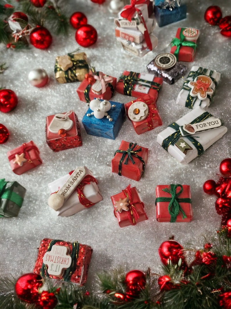 Miniature Christmas Gifts RANDOM Setof 5/10, Dollhouse Christmas Gifts ...