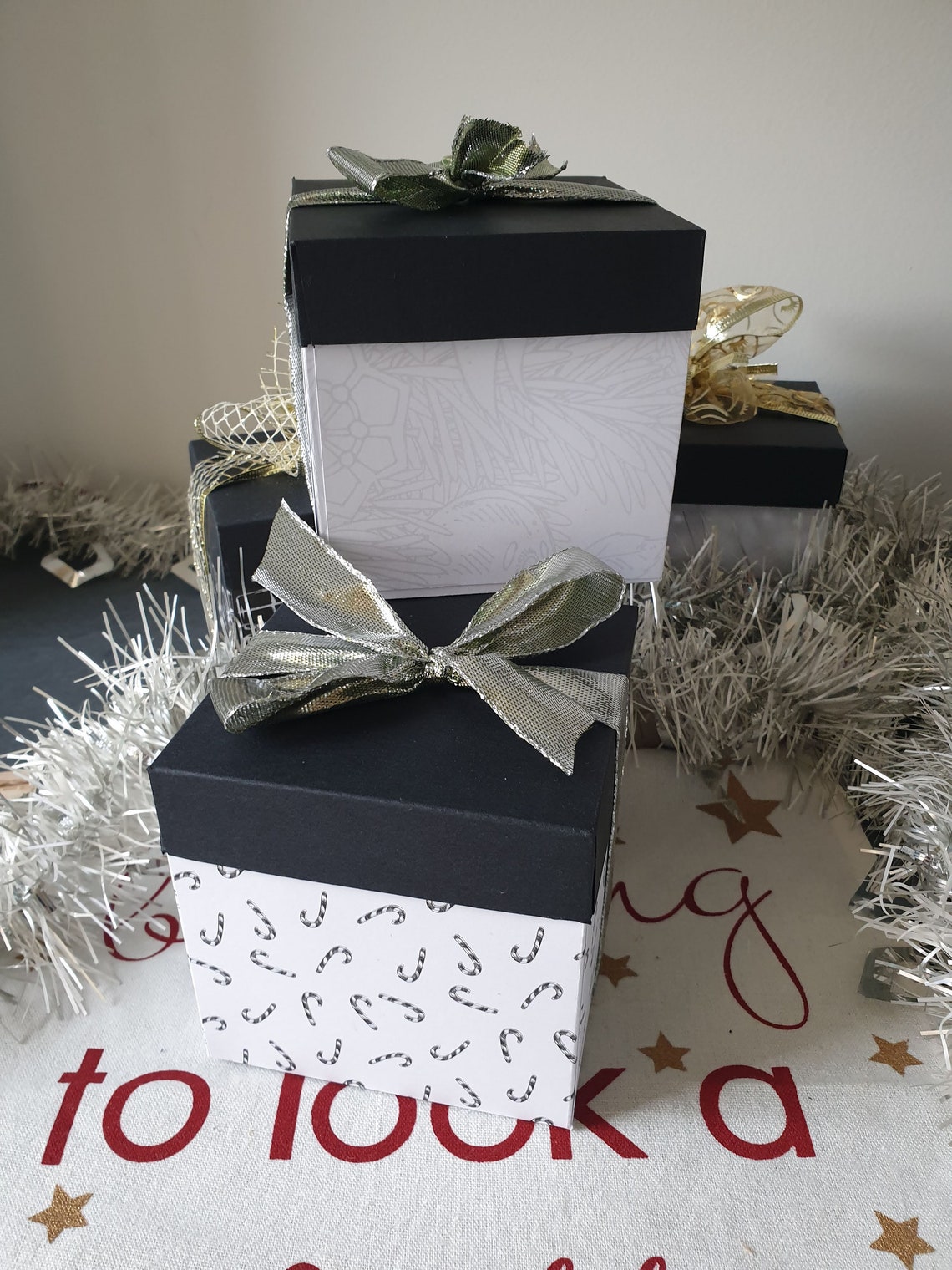 SET of TWO Christmas Gift BOXES (4'/4' 10cm/10cm) Christmas Theme With ...
