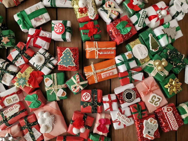 Miniature Christmas Gifts RANDOM Setof 5/10, Dollhouse Christmas Gifts ...