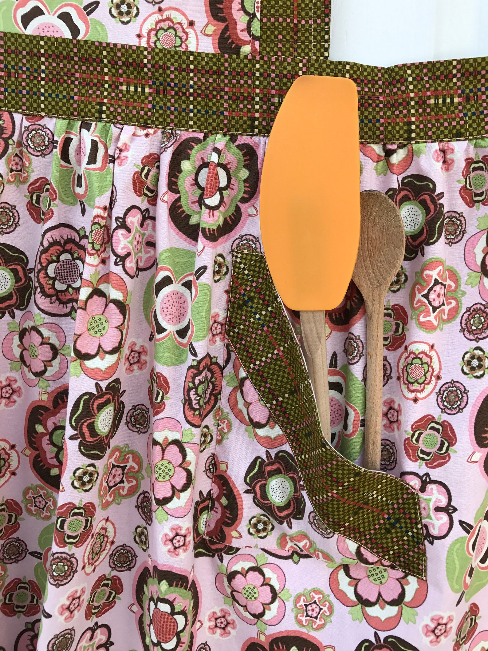 Full Kitchen Apron - Cute Retro Vintage One of a Kind Handmade Flowers ...