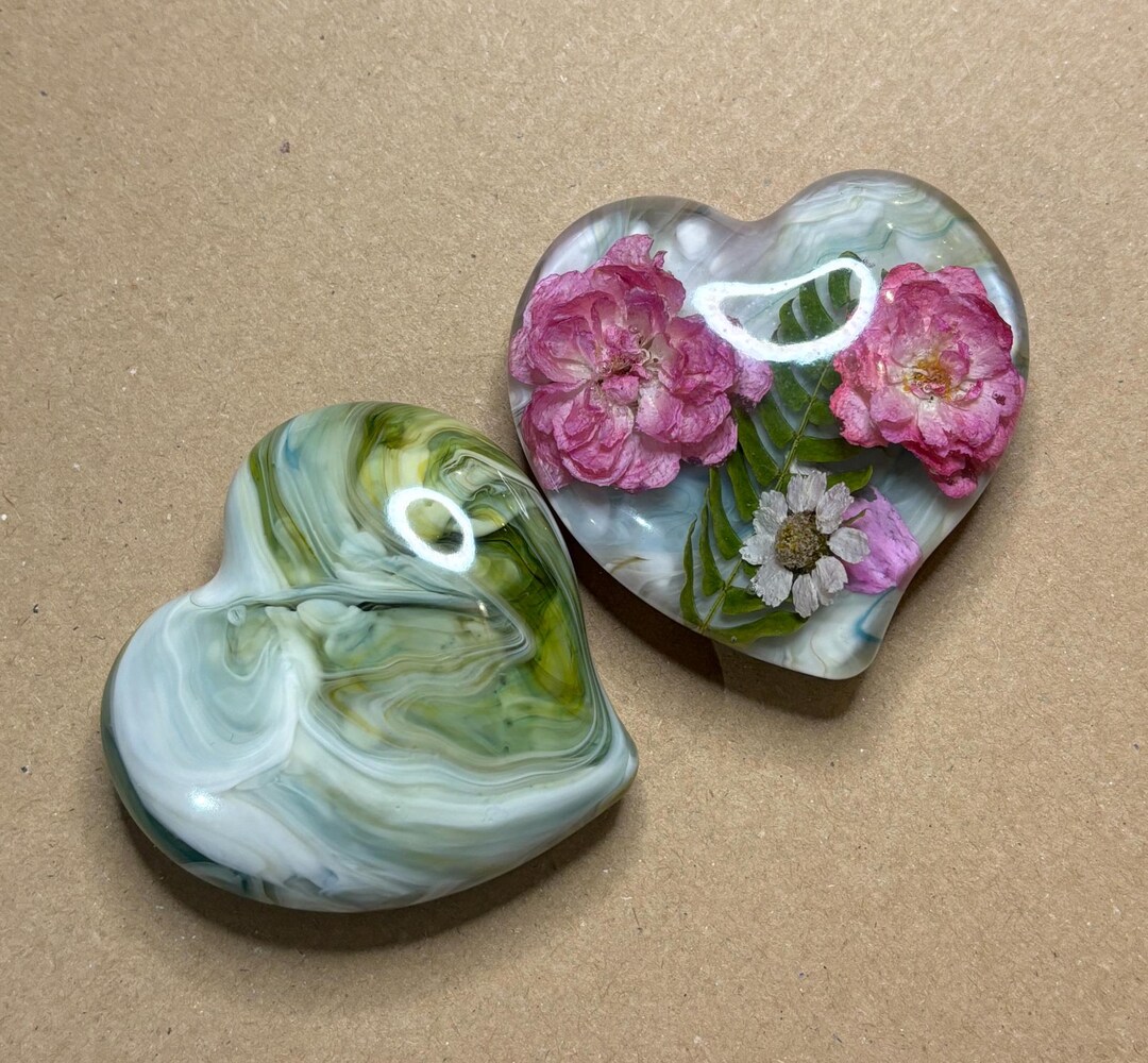 A Set of 2 Paperweights With Preserved Flowers - Etsy