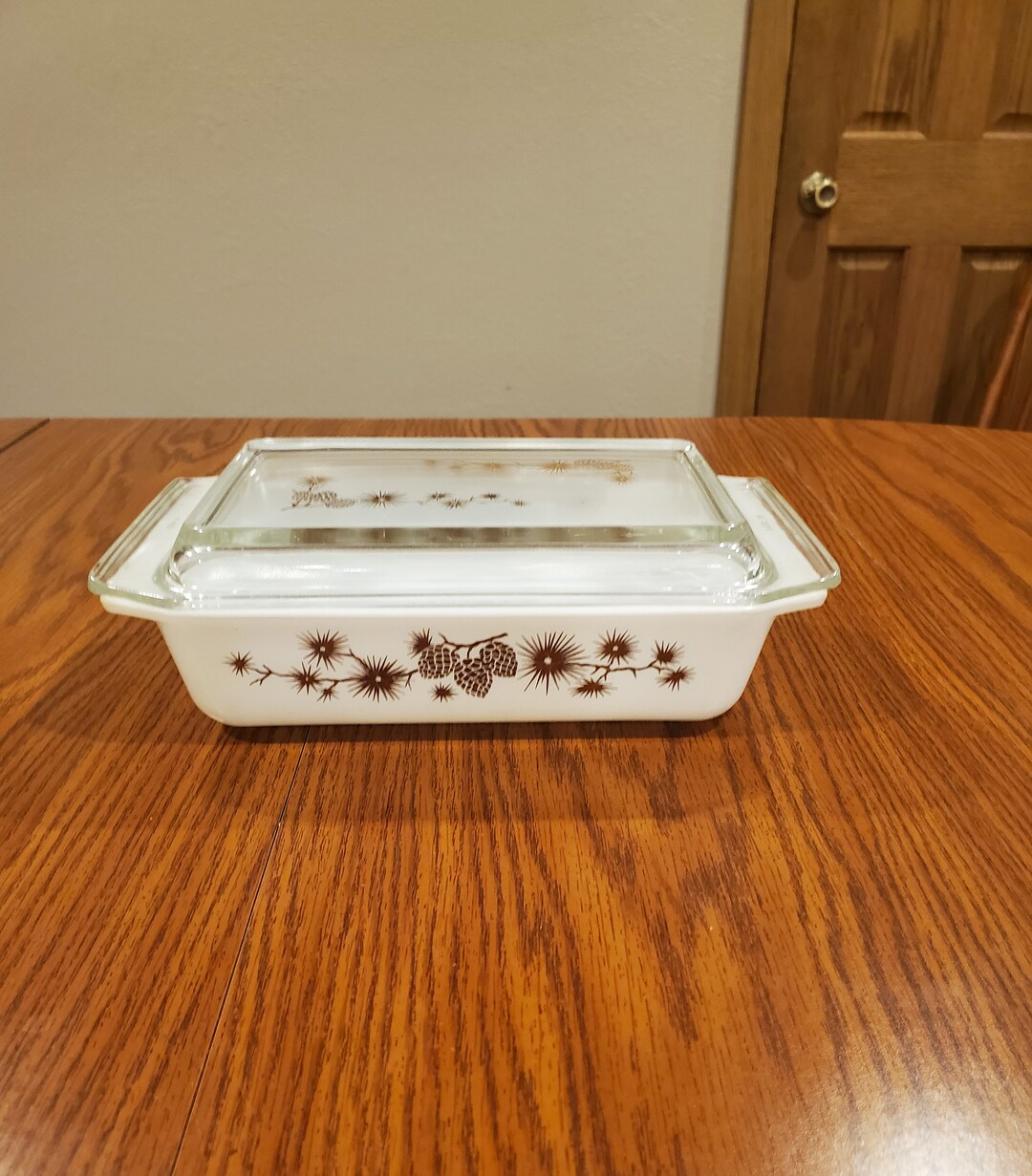 Pyrex Casserole With Lid, Gold Pinecone Pattern Pyrex With Space Saver ...