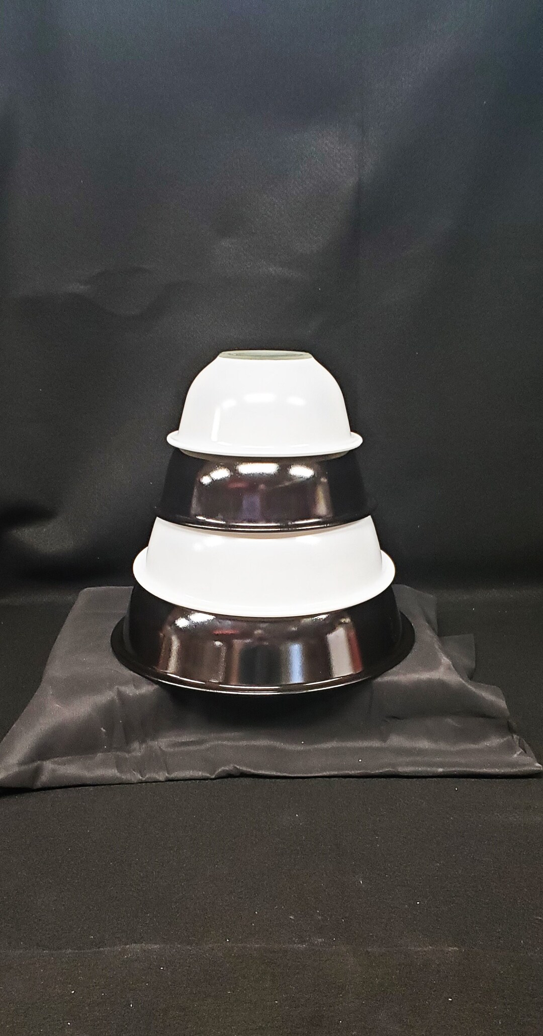 Pyrex Black and White Set of 4 Mixing Bowls, Mixing Bowls, Pyrex ...