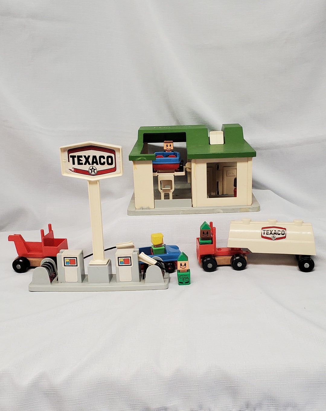 Playskool Texaco Gas Station Service Center Play Set, 1970's Playskool ...