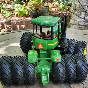 Ertl John Deere 1/16 Toy Model 9200 Articulating Triple Wheel Tandem ...