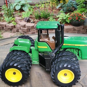 Ertl John Deere 1/16 Toy Model 9200 Articulating Triple Wheel Tandem ...