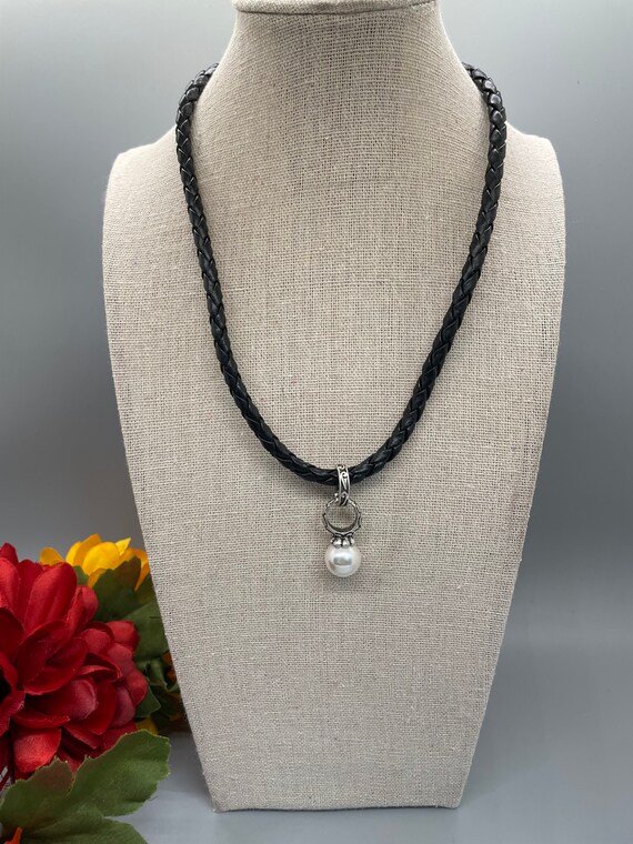 Premier designs black cord - Gem