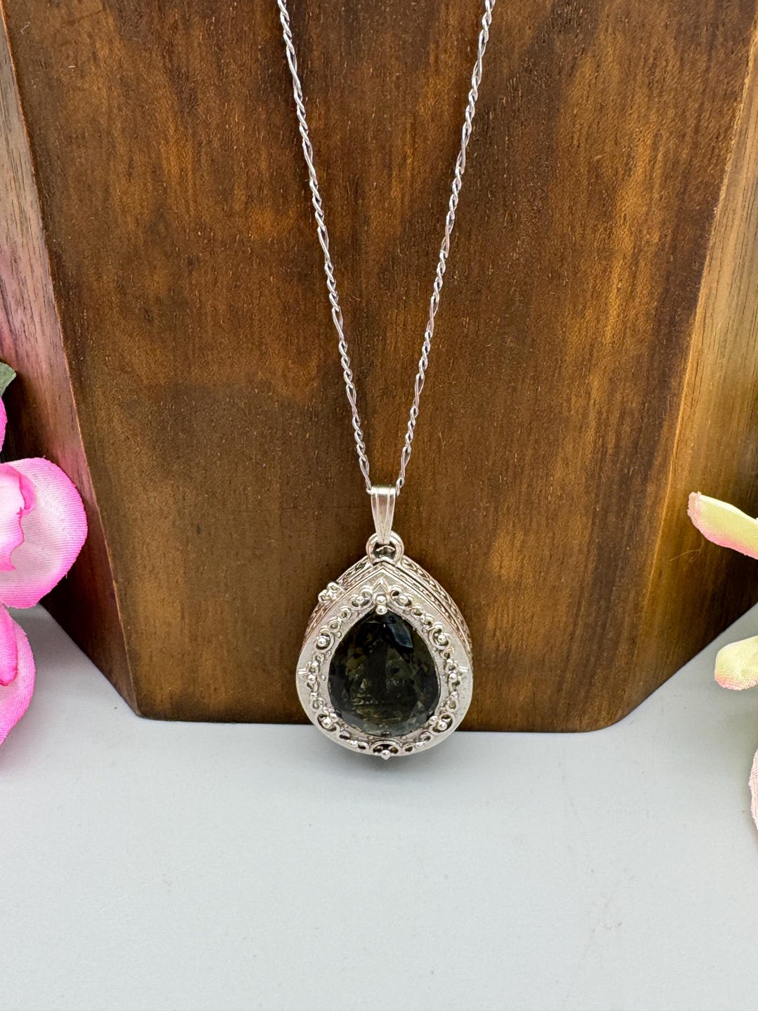 Midcentury Goldette Teardrop Locket Necklace, 1960s - Etsy